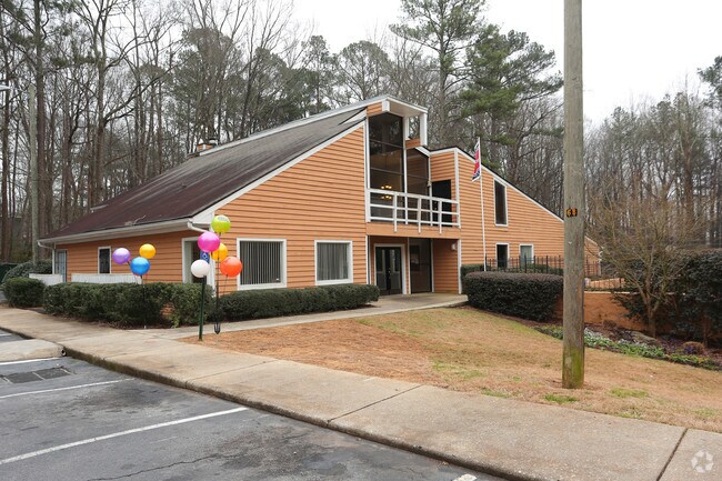 Aspen Woods - Decatur, GA | Apartment Finder