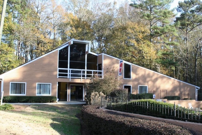 Aspen Woods - Decatur, GA | Apartment Finder