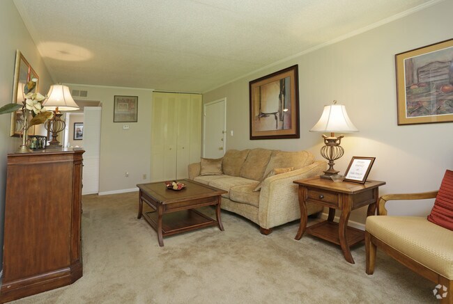 Olde Towne Apartments - Springfield, IL | Apartment Finder