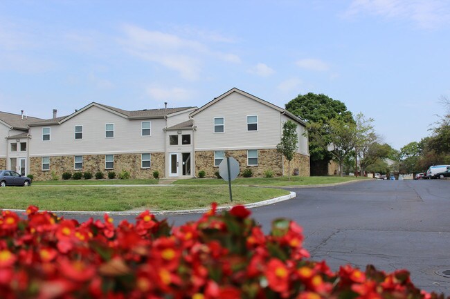 Covered Bridge Apartments - Indianapolis, IN | Apartment Finder