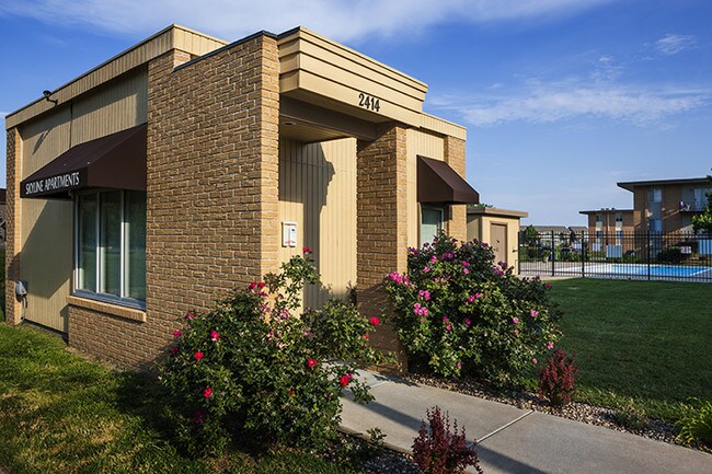 Skyline Apartments - Wichita, KS | Apartment Finder