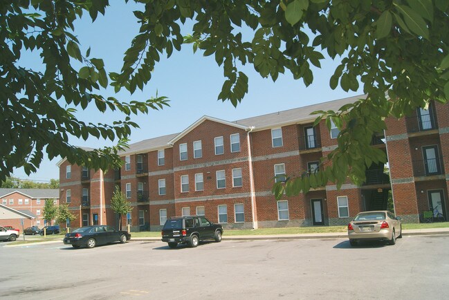 Hallmark at the Park - Nashville, TN | Apartment Finder