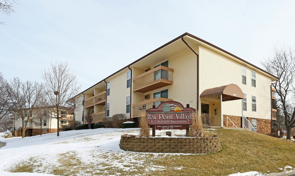 Fox Point Village - Waukesha, WI | Apartment Finder